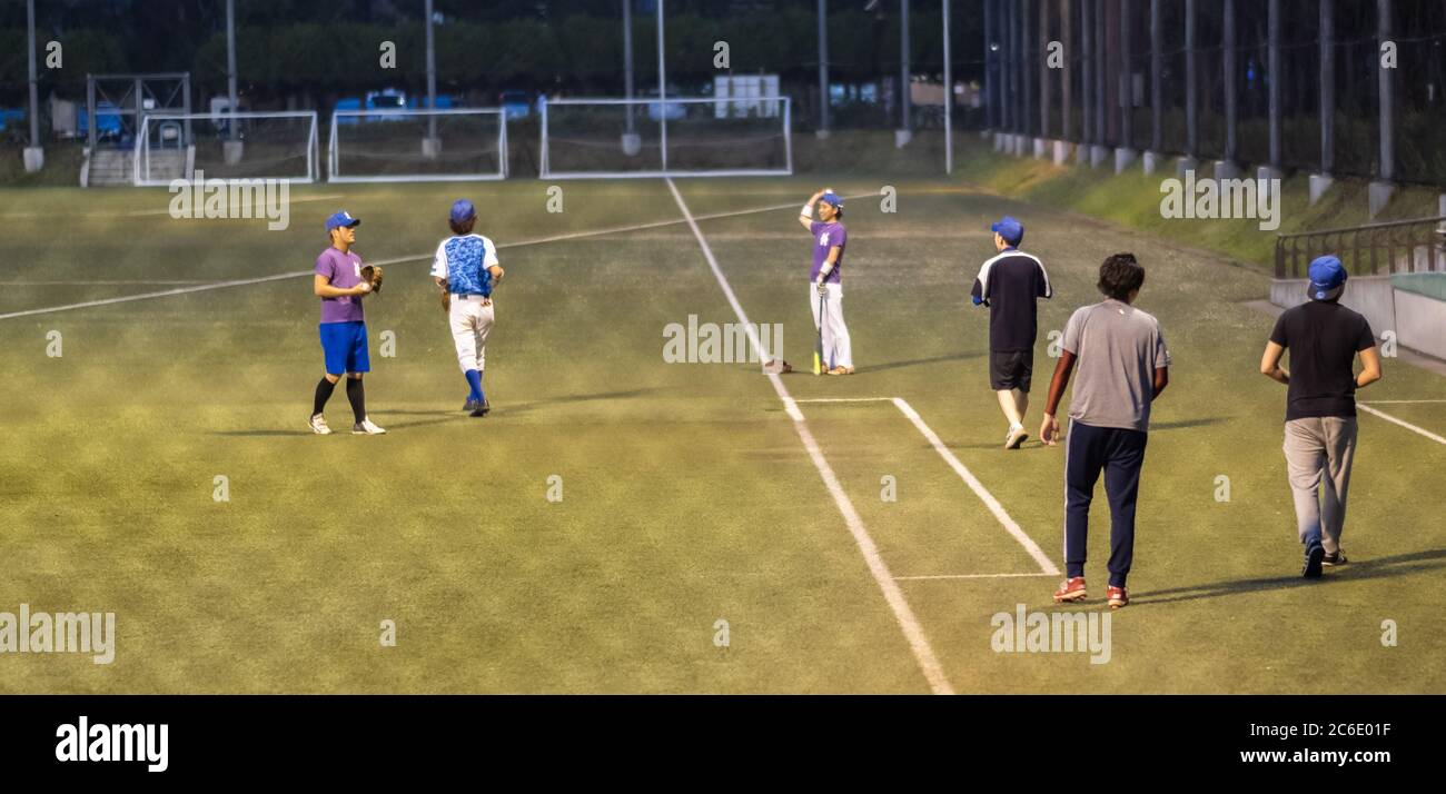 Tokyo teen hi-res stock photography and images - Alamy
