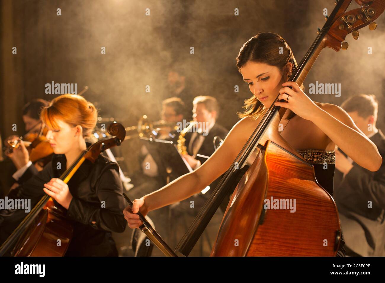 Front man woman bass orchestra hi-res stock photography and images - Alamy
