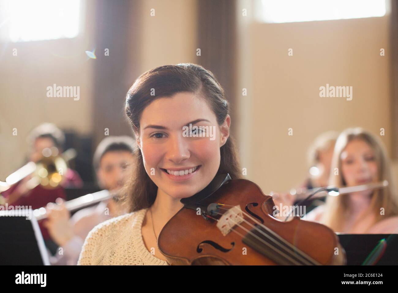 Violinist collaboration hi-res stock photography and images - Alamy