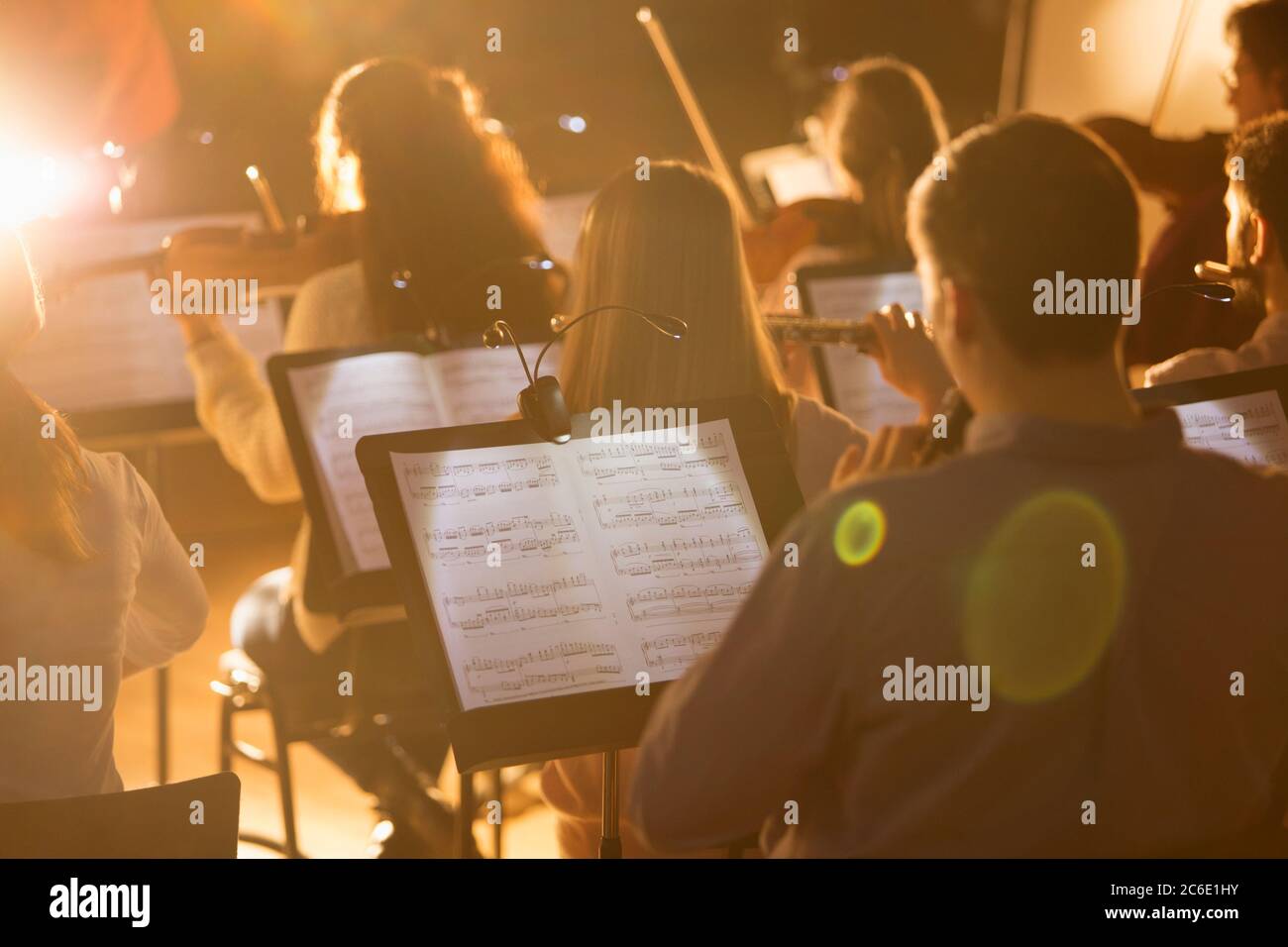 Full orchestra hi-res stock photography and images - Alamy