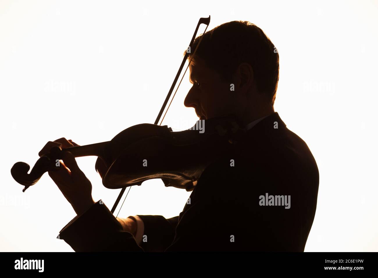 Man playing violin side view hi-res stock photography and images - Alamy