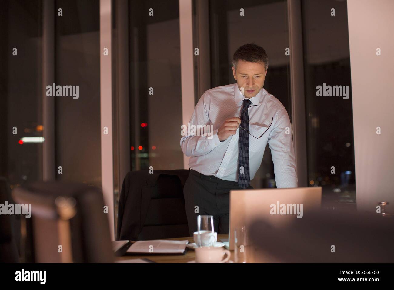 Work late office hi-res stock photography and images - Alamy