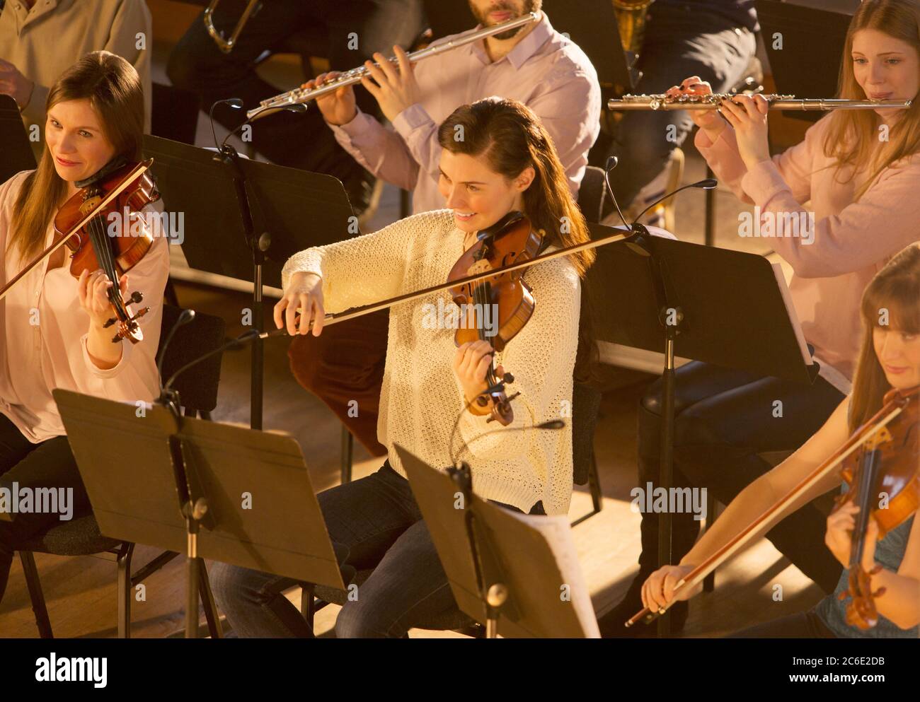 Full orchestra hi-res stock photography and images - Alamy