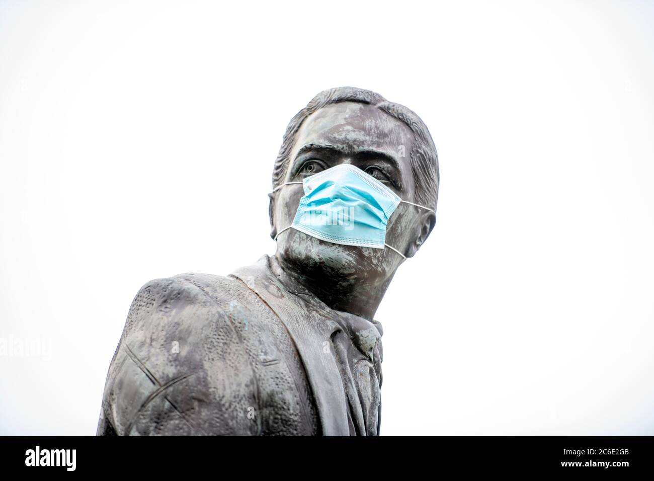 The Ivor Novello statue wearing a face mask in Cardiff Bay, South Wales ...