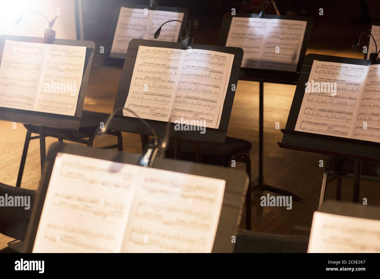 Sheet music stand hi-res stock photography and images - Alamy