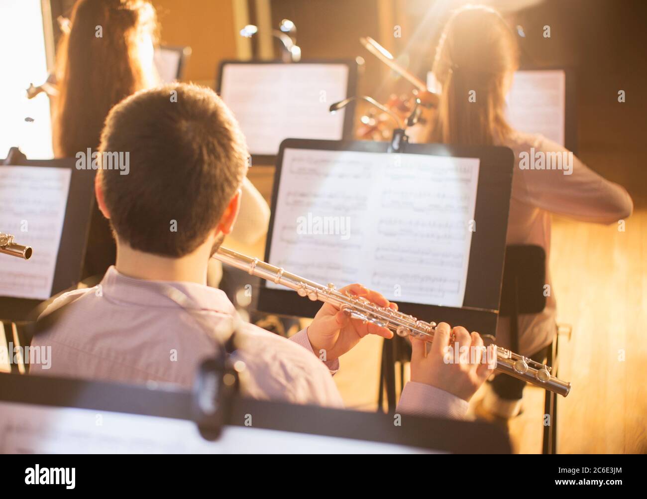 Flutist orchestra hi-res stock photography and images - Alamy