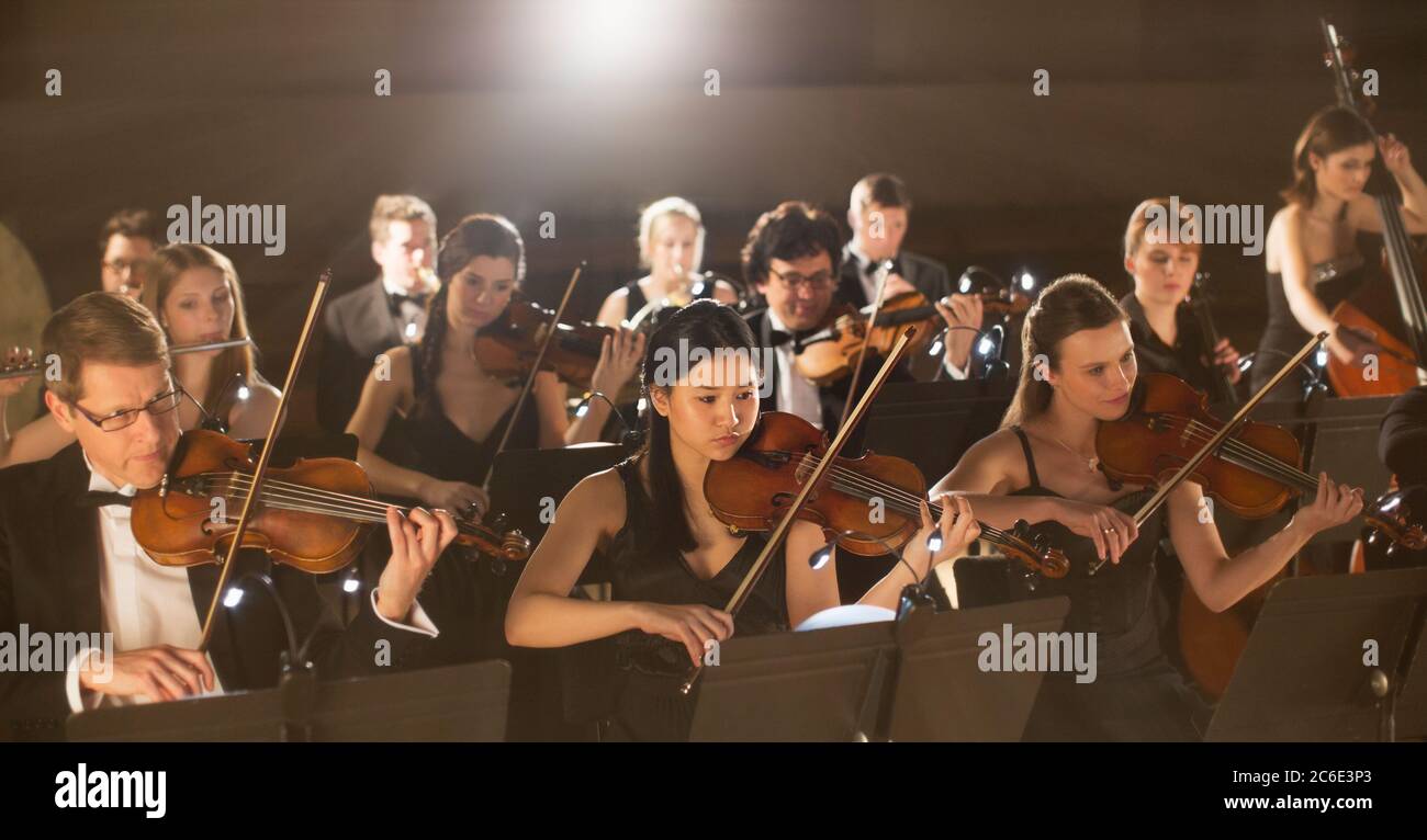 Orchestra classical hi-res stock photography and images - Alamy