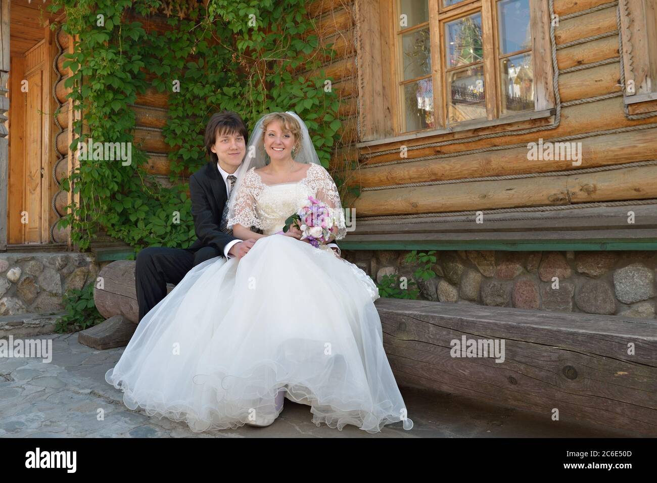 A just married couple, happy bride and groom on their wedding day Stock ...