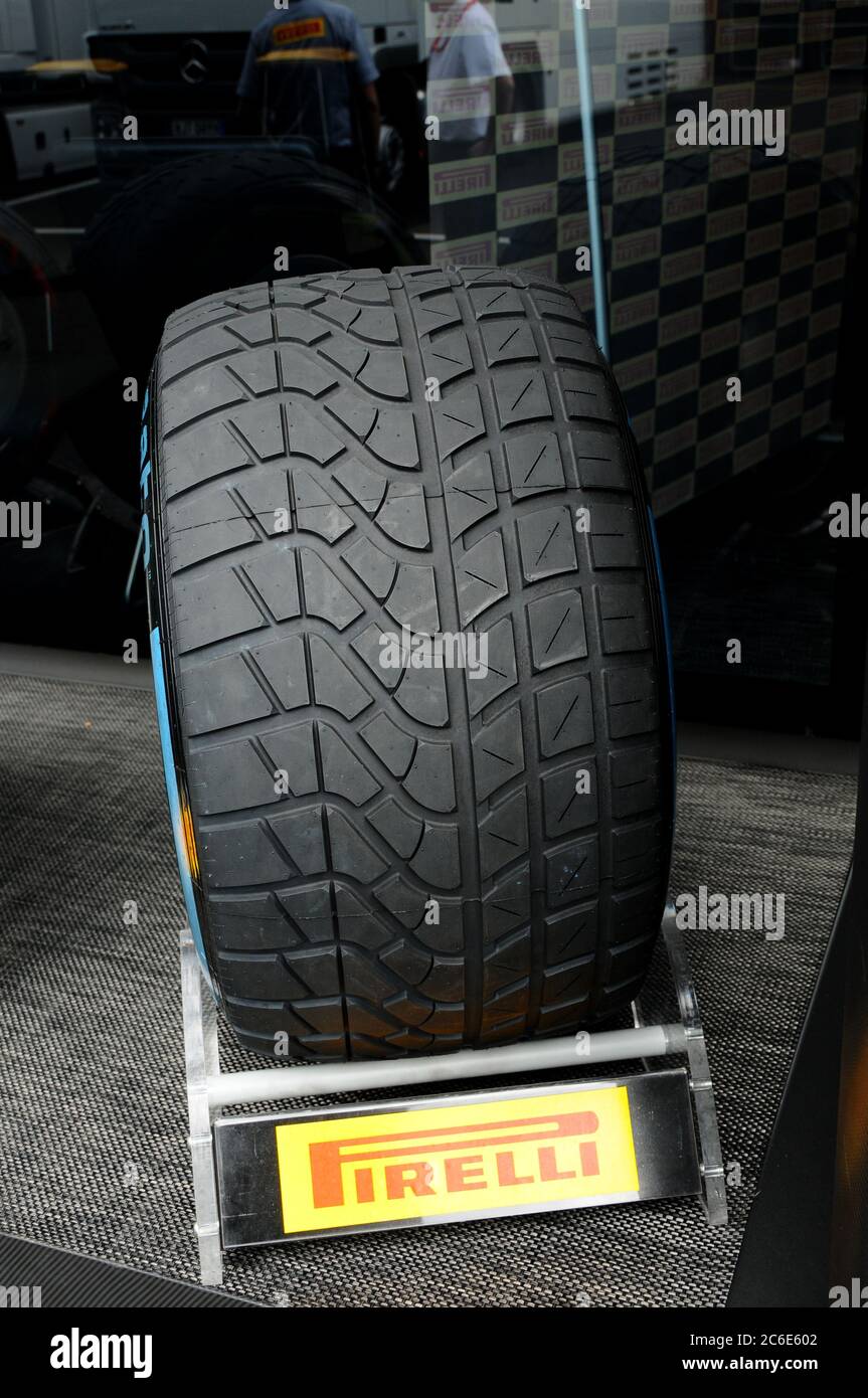 F1 pirelli tyre compounds hi-res stock photography and images - Alamy