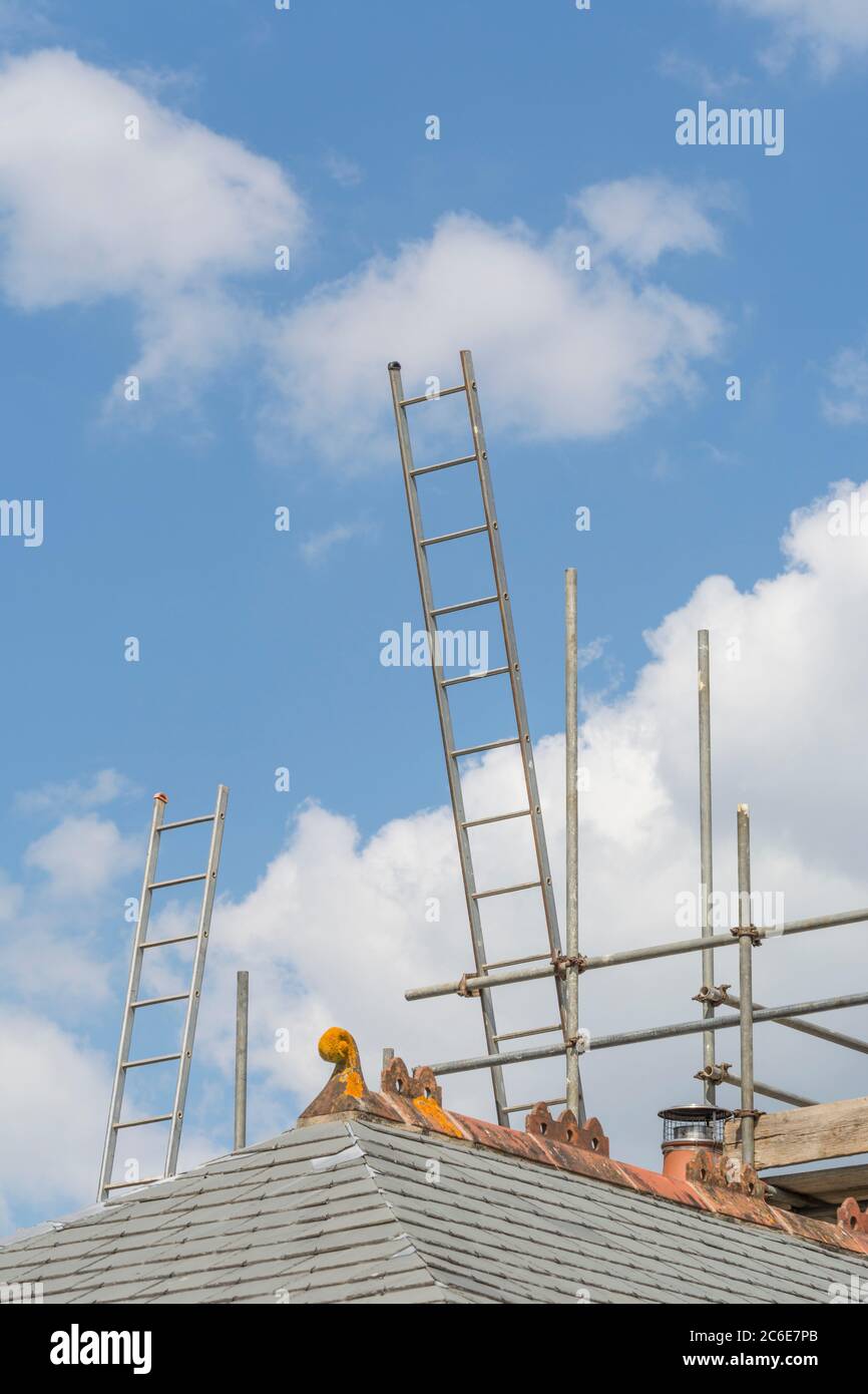 Rooftop ladders hi-res stock photography and images - Alamy