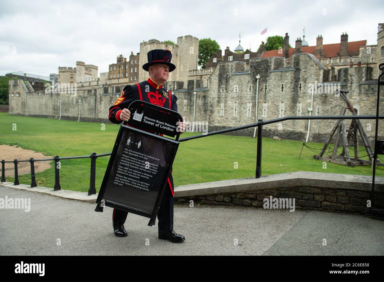 Chief Yeoman Warder Peter McGowran puts out social distancing signs at ...