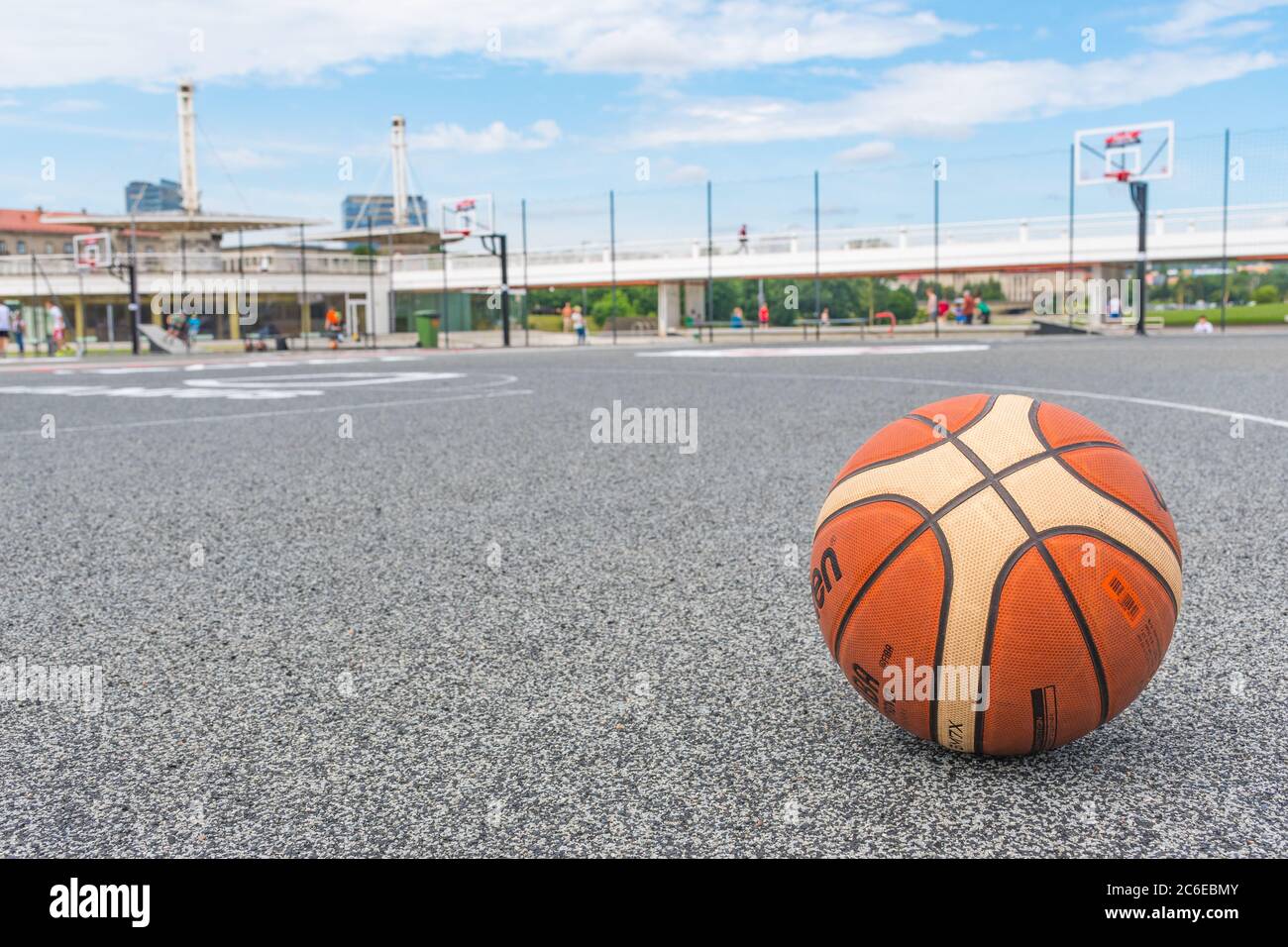 Basketball sport bridge city hi-res stock photography and images - Alamy