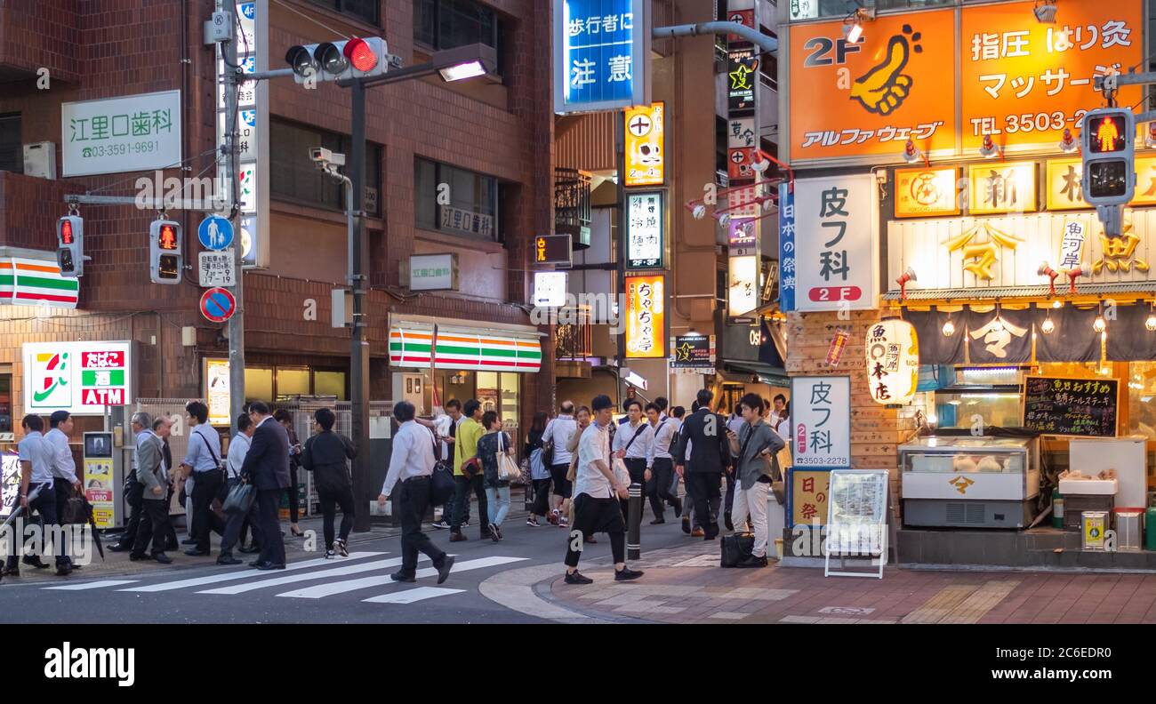 Japanese restaurant in tokyo lane hi-res stock photography and images ...