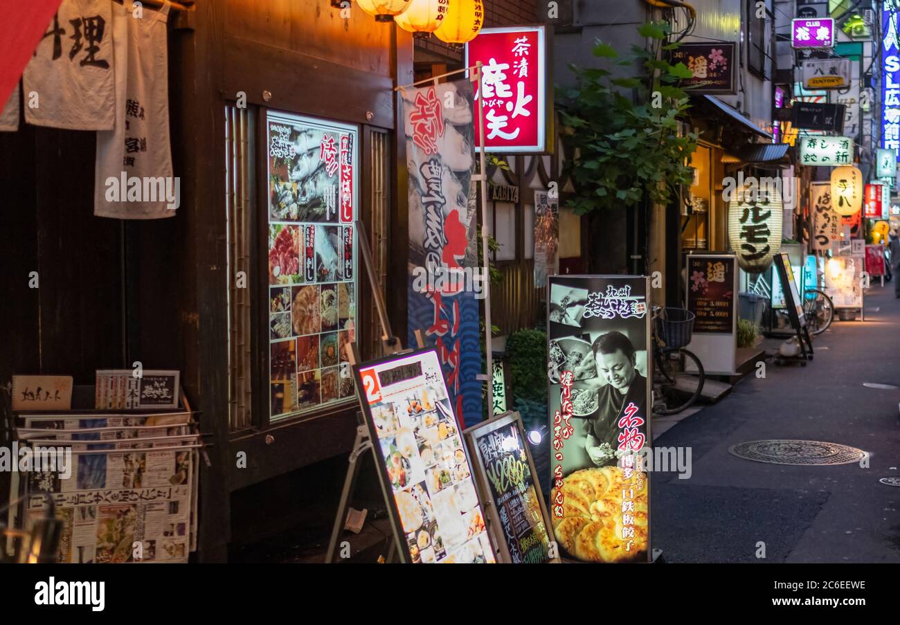 Tiny alleyways hi-res stock photography and images - Alamy