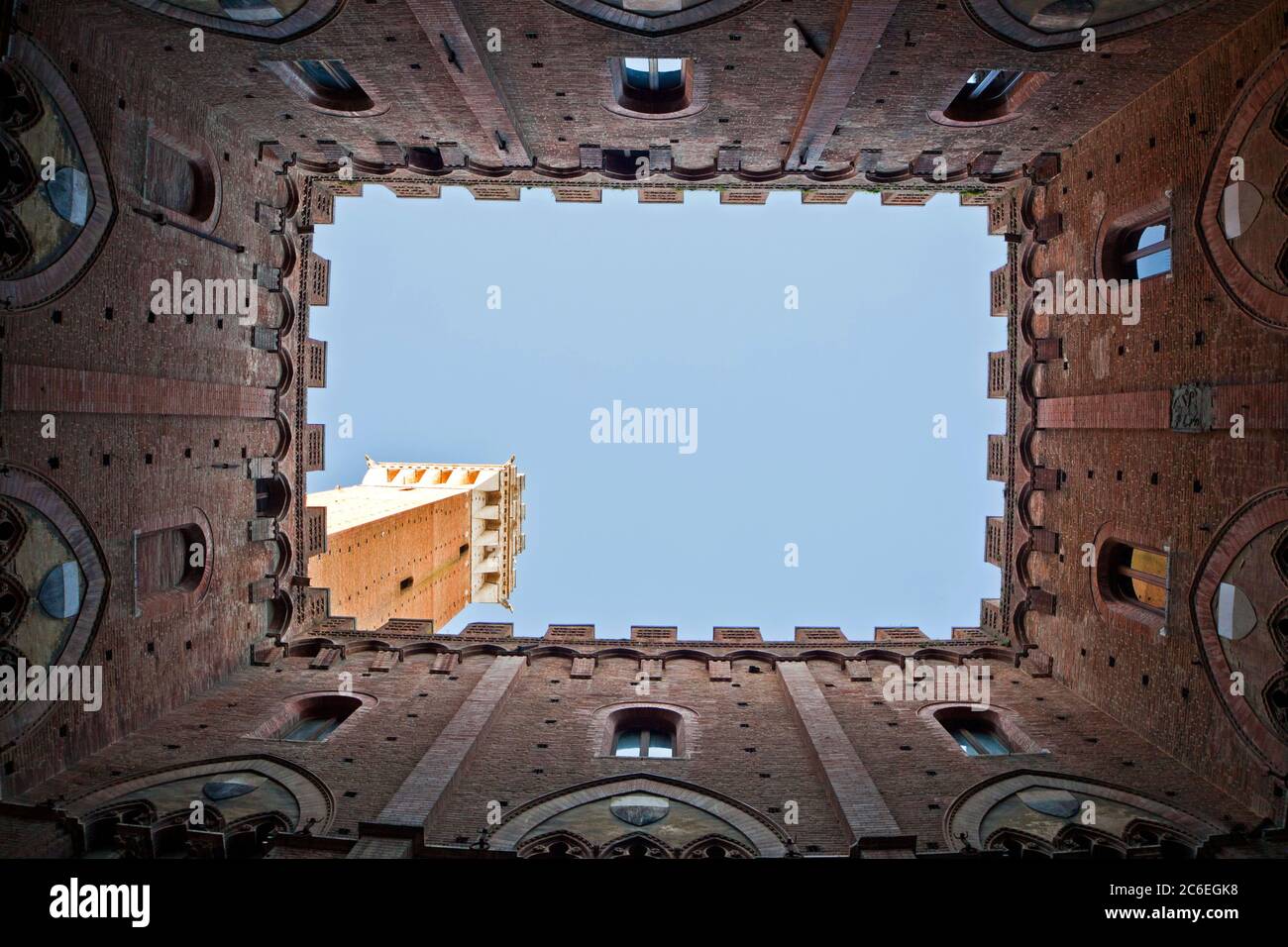 Plaza medieval siena hi-res stock photography and images - Alamy