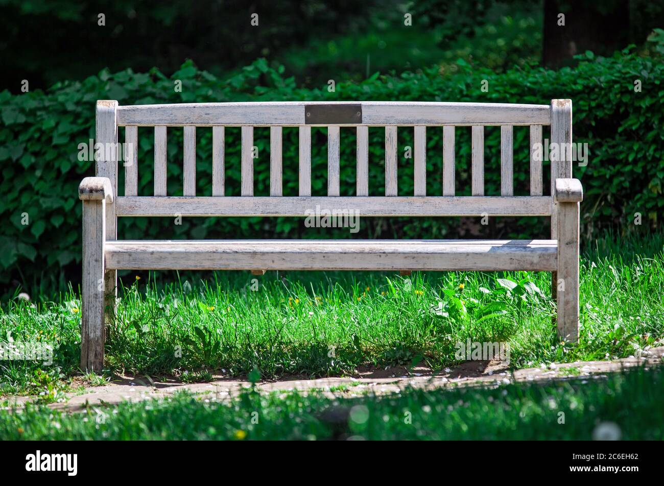 City bench stock hi-res stock photography and images - Alamy