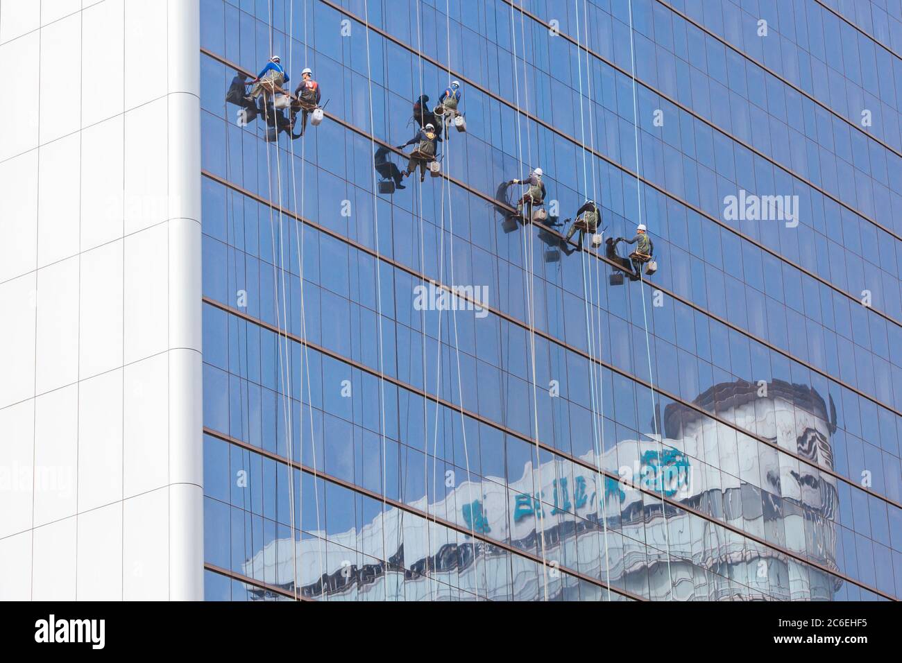 High Rise Window Washers Seoul Korea Stock Photo - Alamy