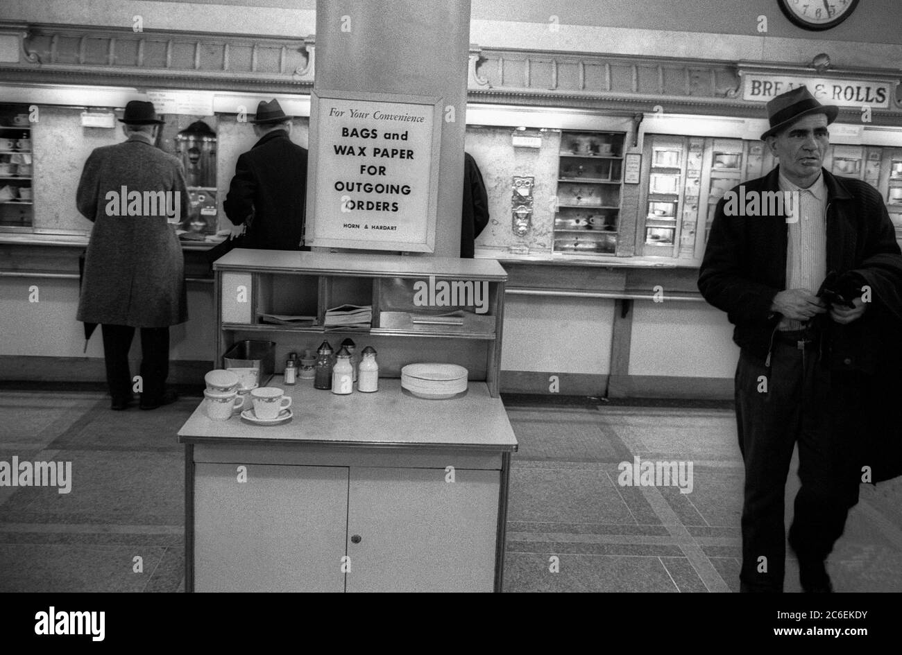 Vending machine with small dishes in New York Stock Photo - Alamy