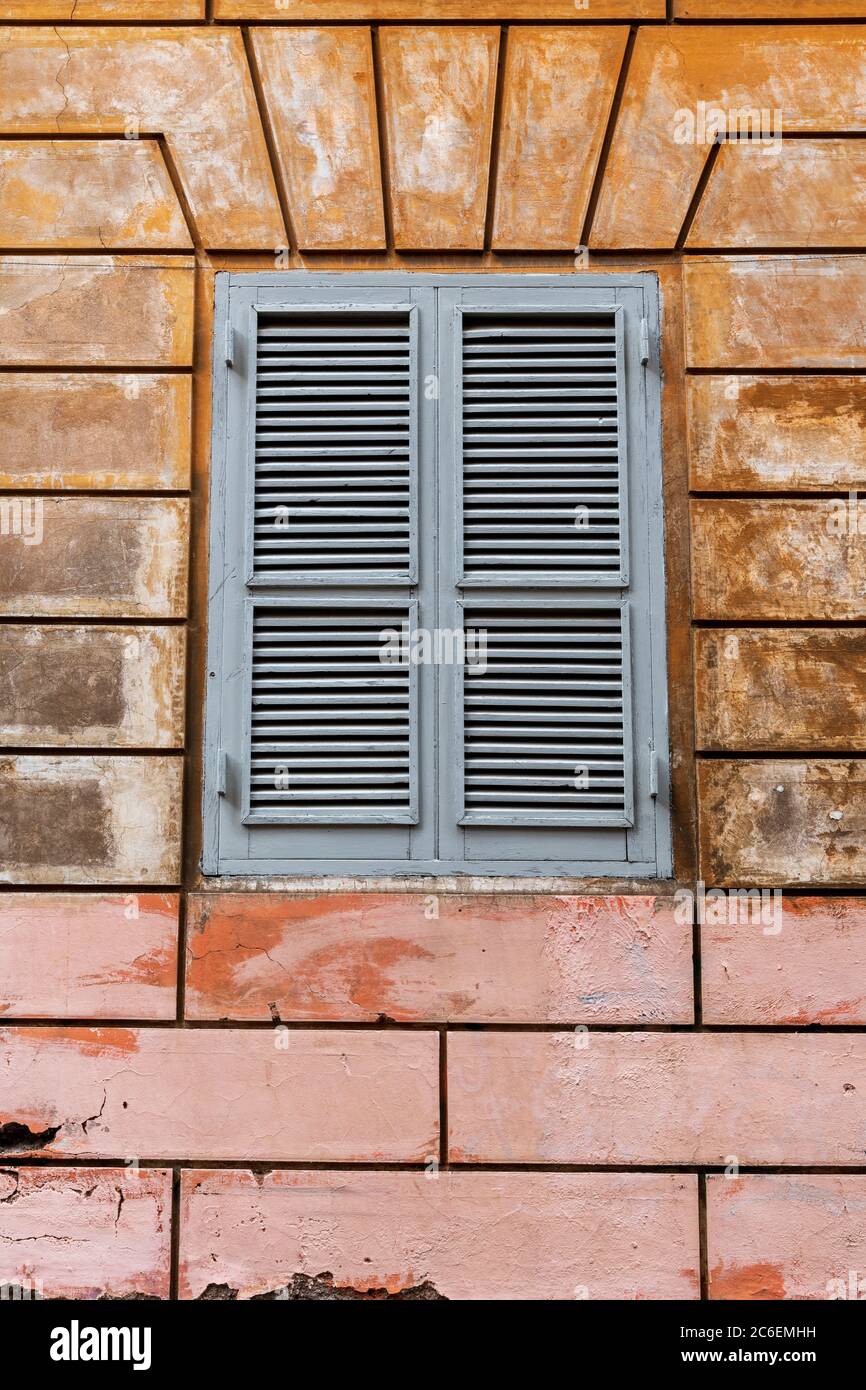 Rome old windows hi-res stock photography and images - Alamy