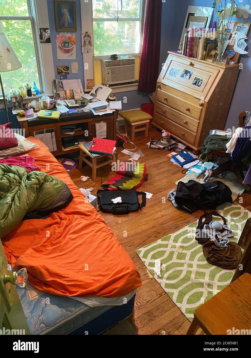 Messy bedroom teen hi-res stock photography and images - Alamy