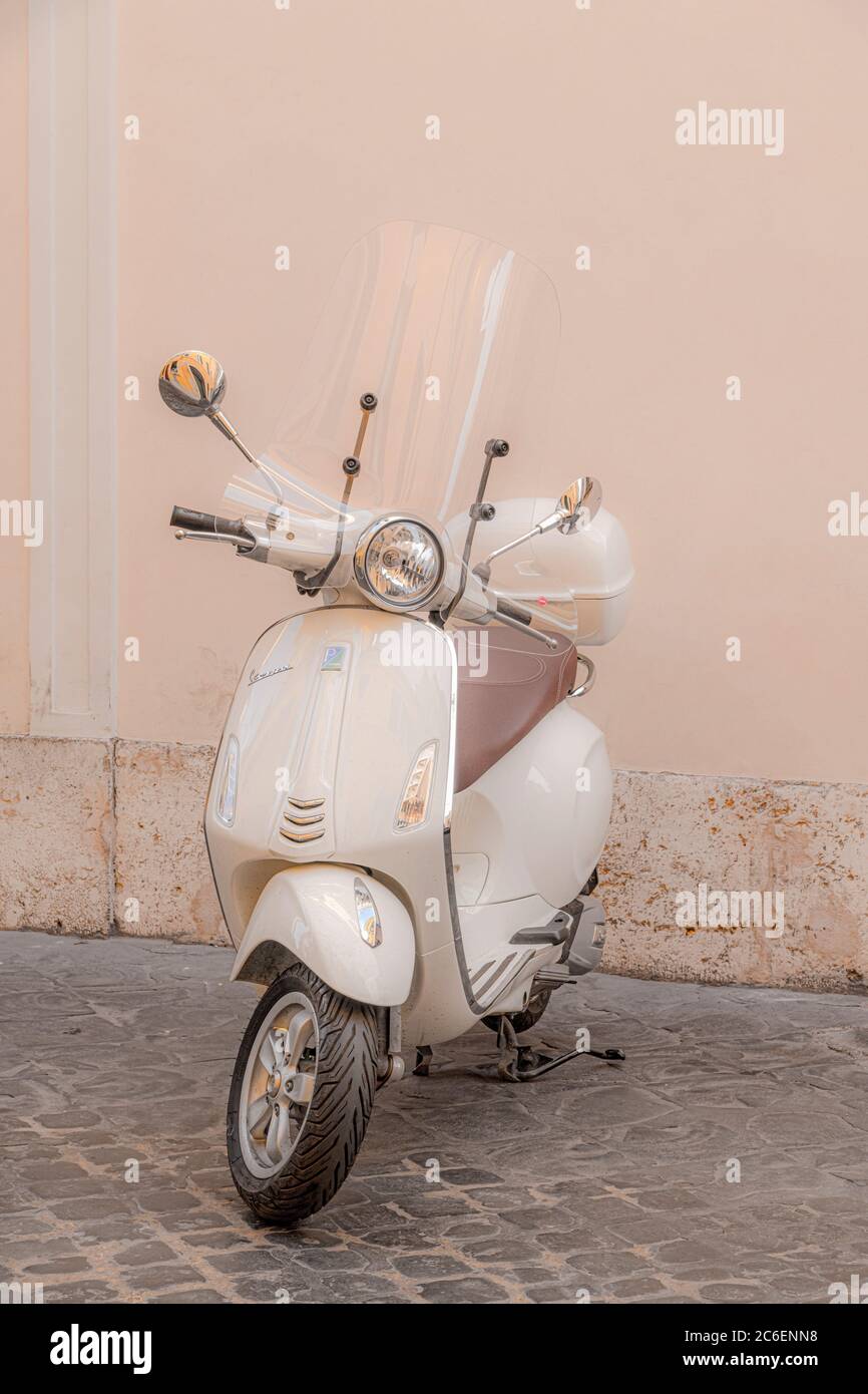 Rome mopeds hi-res stock photography and images - Alamy