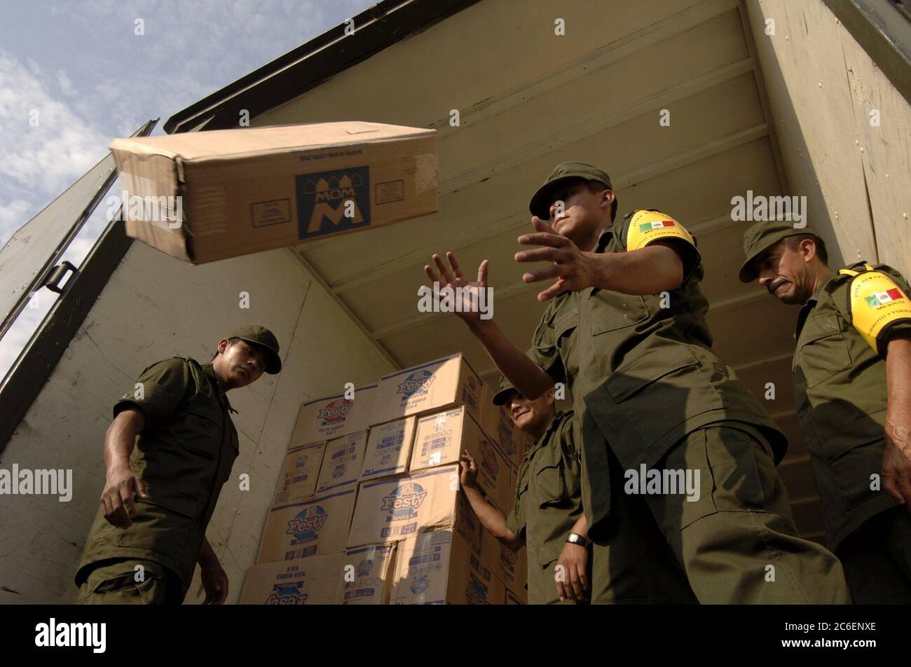 Hurricane katrina disaster relief hi-res stock photography and images ...