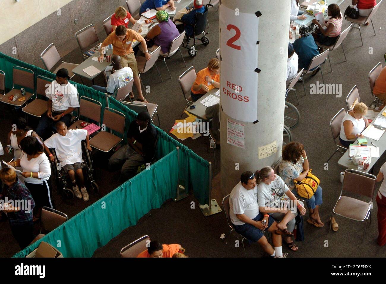 Hurricane katrina volunteers hi-res stock photography and images - Alamy