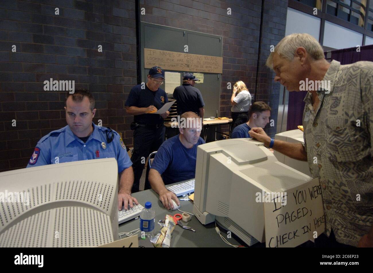Hurricane katrina relief workers hi-res stock photography and images ...