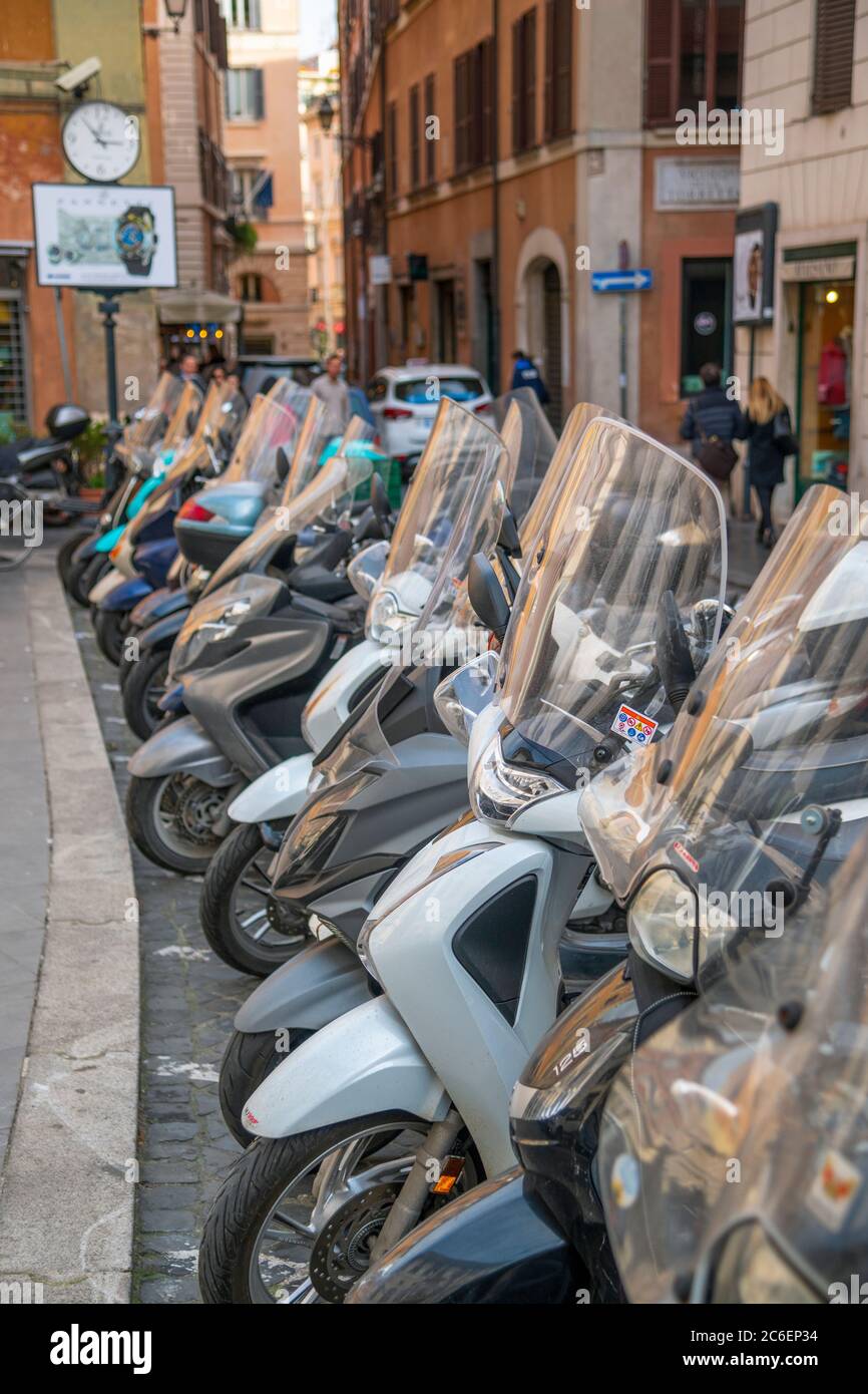 Mopeds and motor scooters hi-res stock photography and images - Alamy