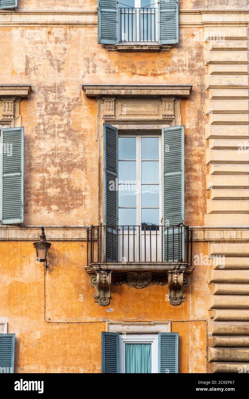 Windows italy shutters hi-res stock photography and images - Alamy