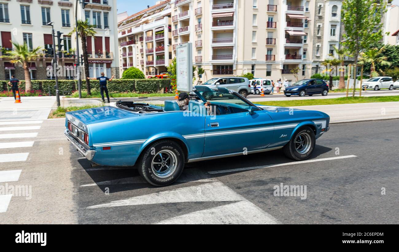 Blue vintage ford mustang hi-res stock photography and images - Alamy