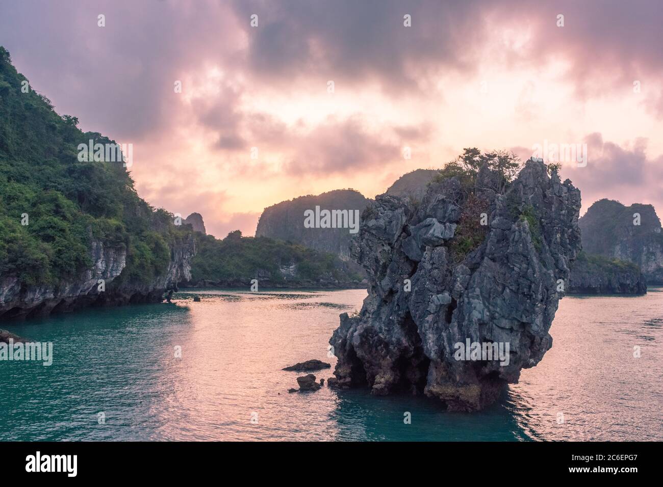 Ocean sunset limestone stack in hi-res stock photography and images - Alamy
