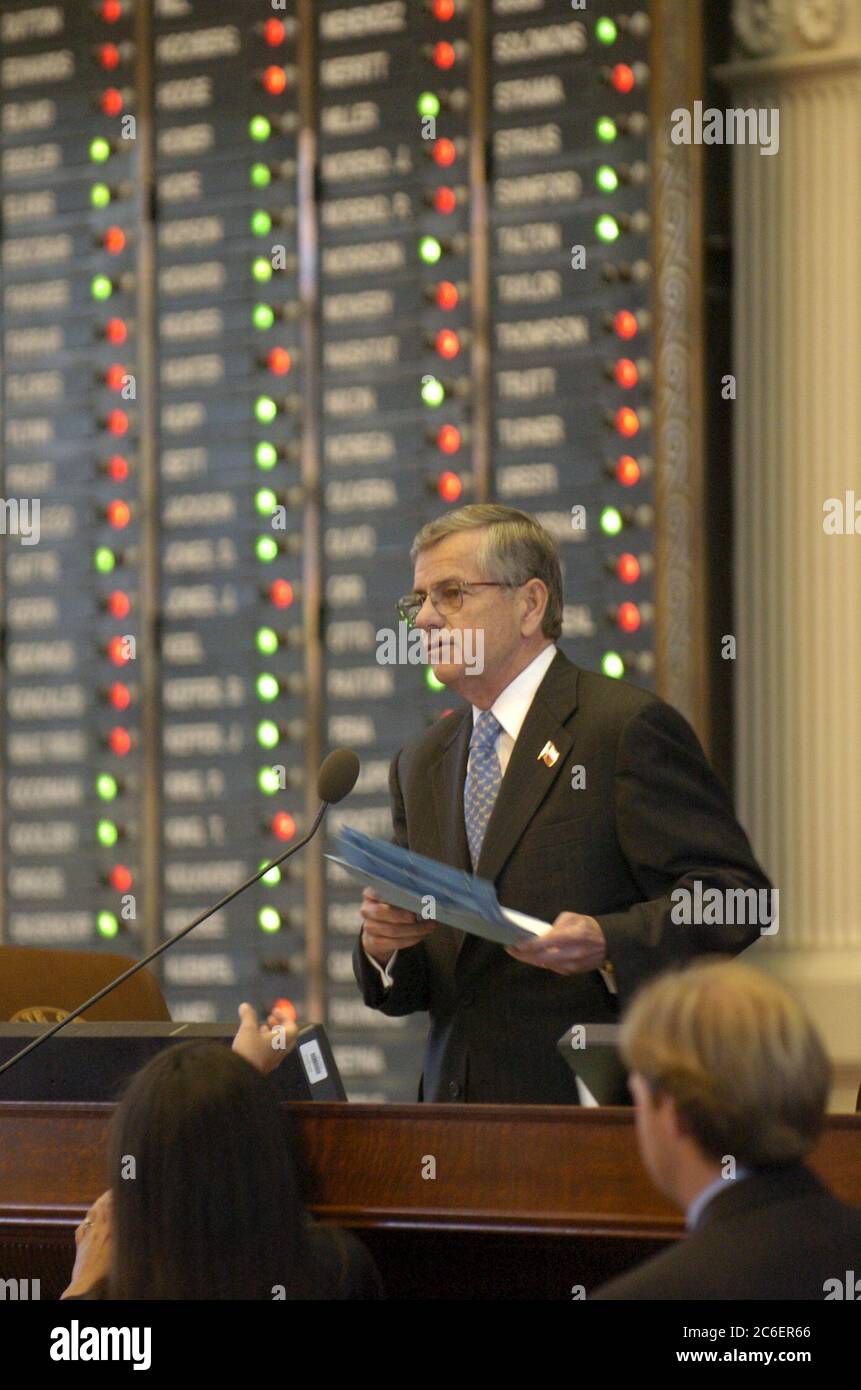 House speaker on dais hi-res stock photography and images - Alamy