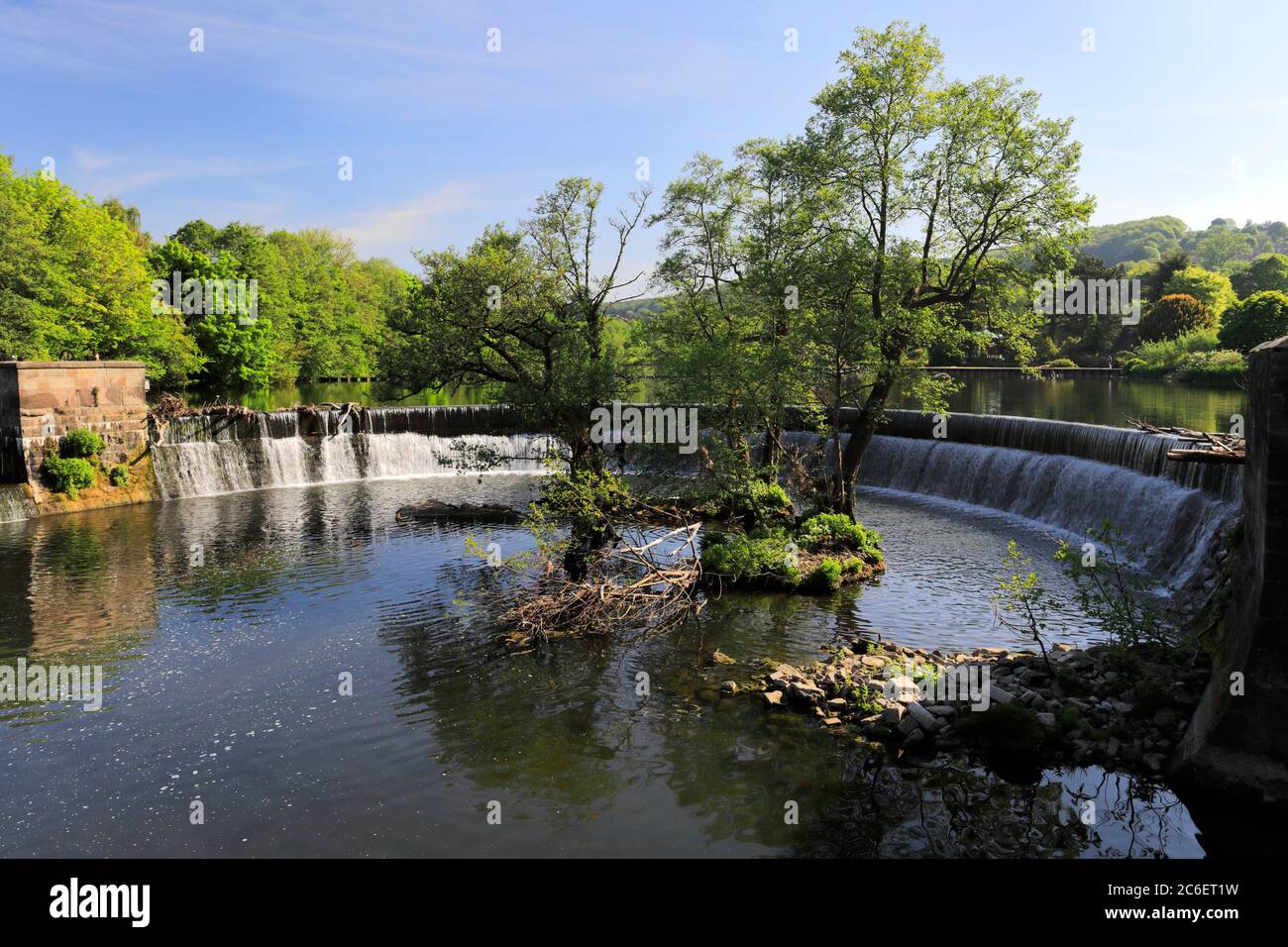 Spring view of the Belper bridge and weir, river Derwent, Belper town ...