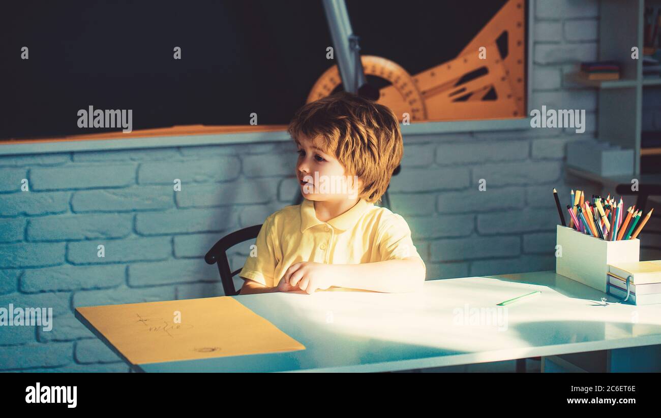 Elementary child school drawing hi-res stock photography and images - Alamy
