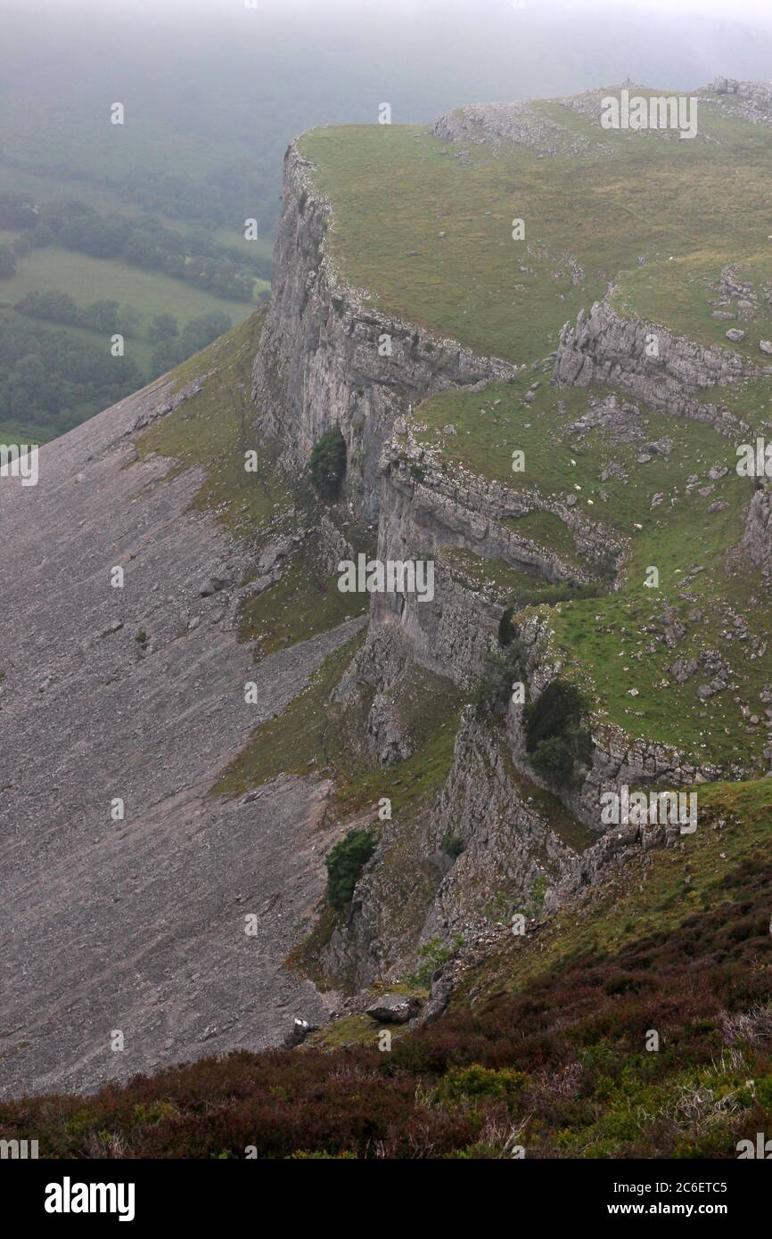 Eglwyseg limestone rocks and trail, Llangollen, Wales Stock Photo - Alamy