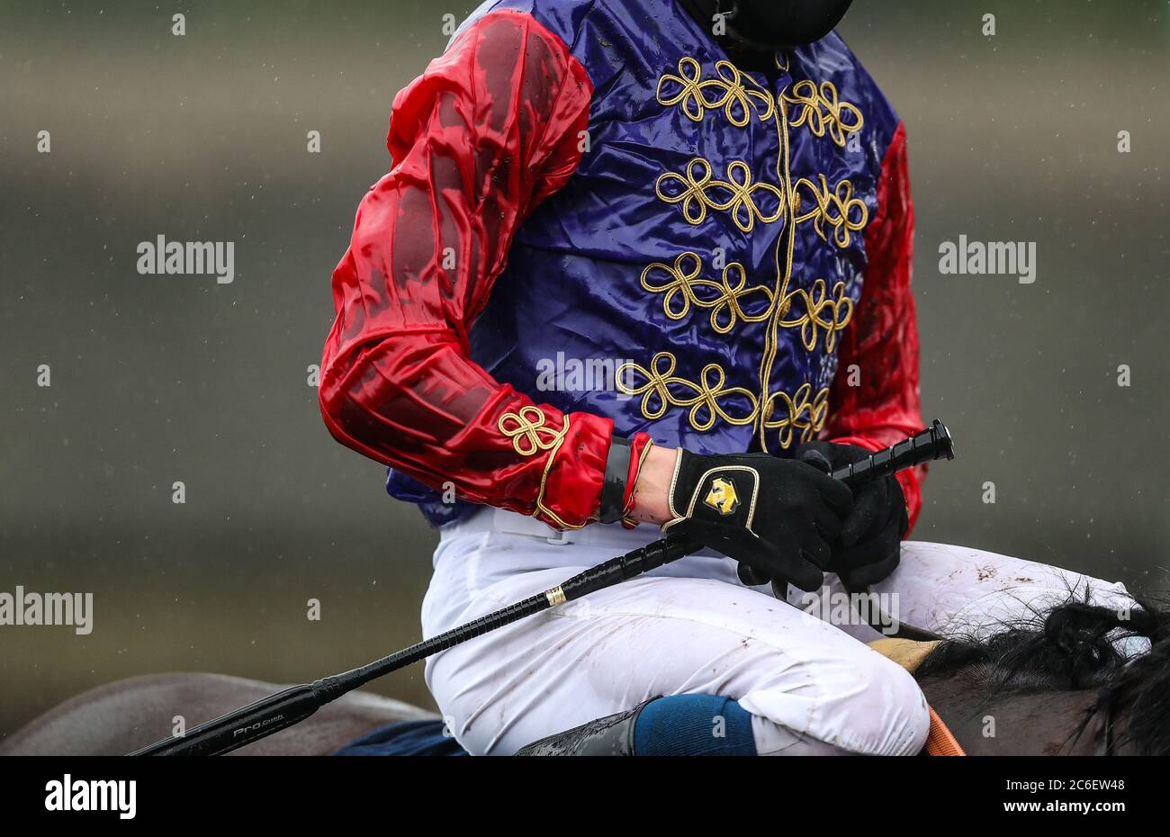 The queens silks racing hi-res stock photography and images - Alamy