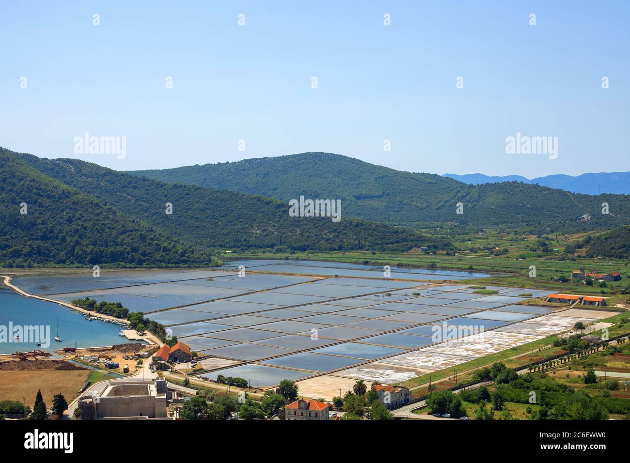 Slat pans hi-res stock photography and images - Alamy