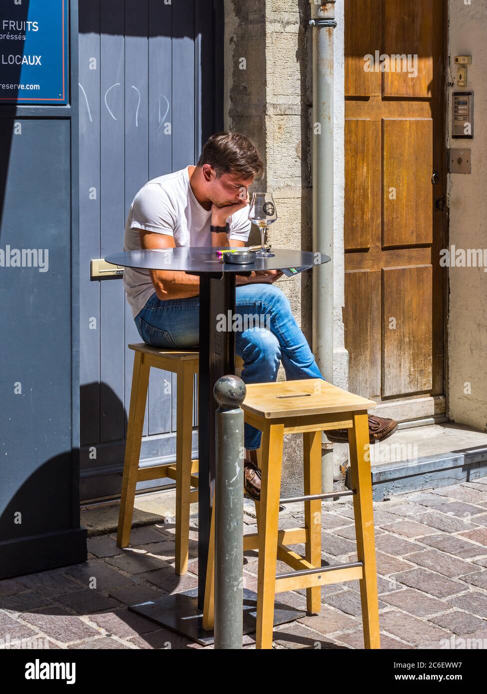 Man cafe thinking hi-res stock photography and images - Alamy