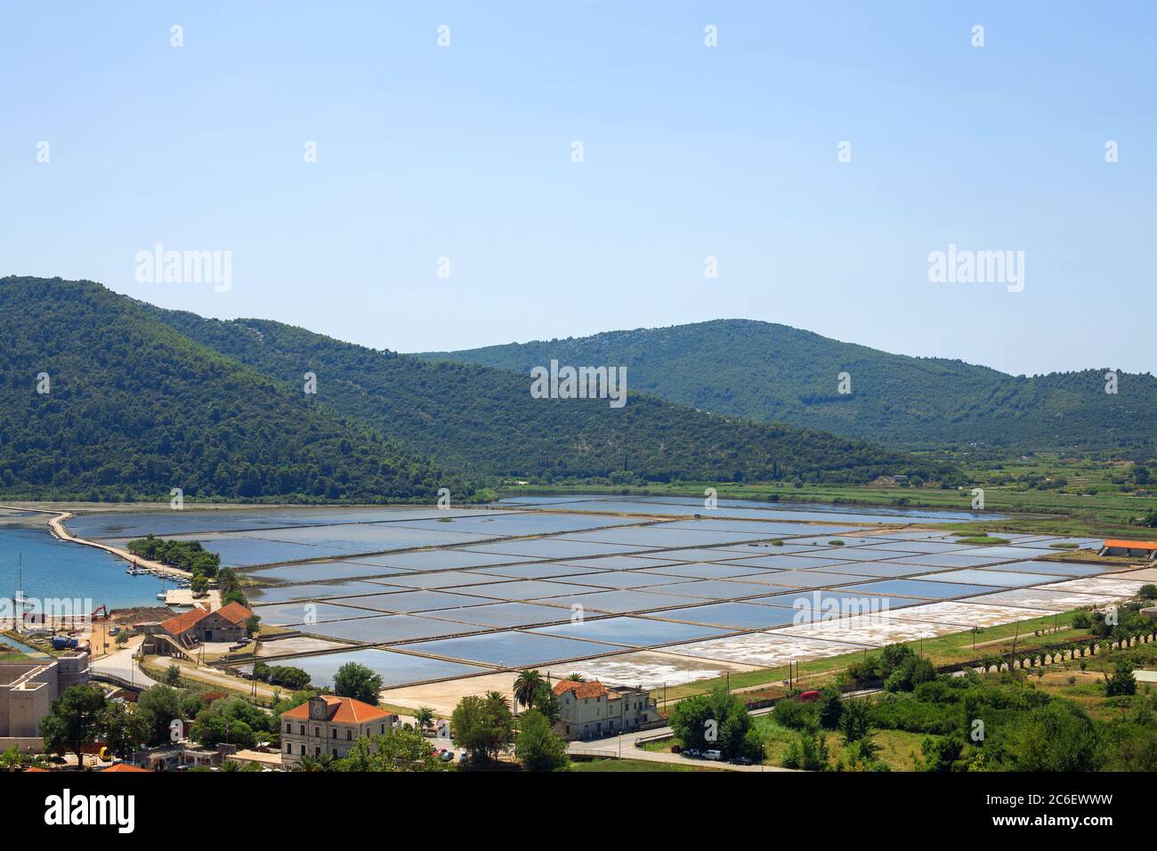 Slat pans hi-res stock photography and images - Alamy