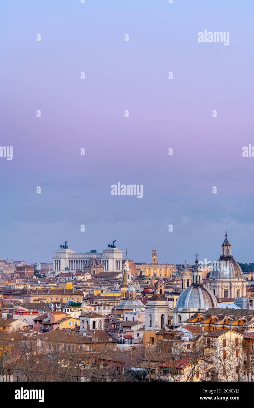 Domes rome skyline churches hi-res stock photography and images - Alamy