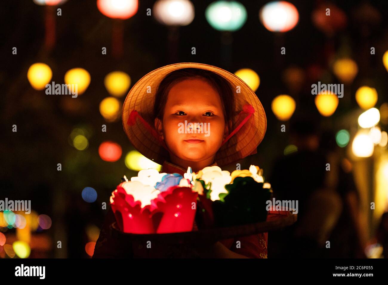 Vietnamese traditional paper hi-res stock photography and images - Alamy