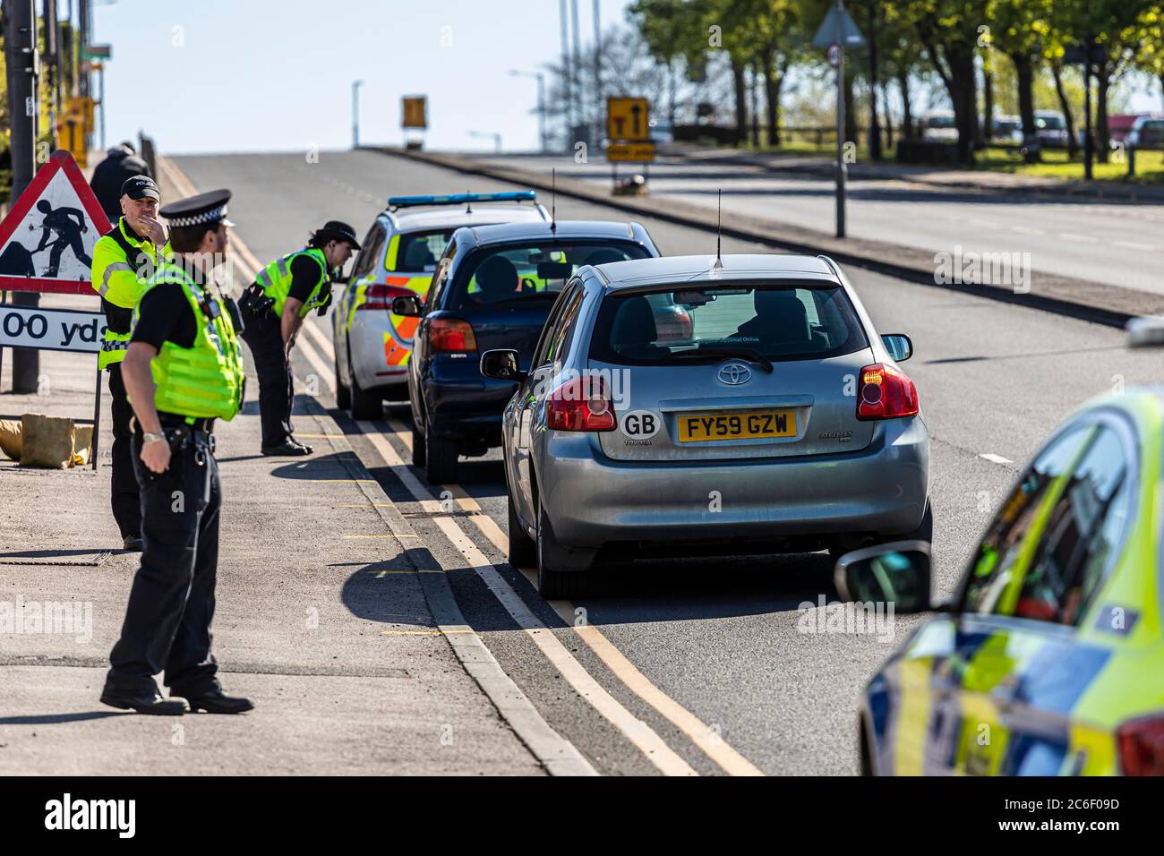 Stopped at traffic signal hi-res stock photography and images - Alamy