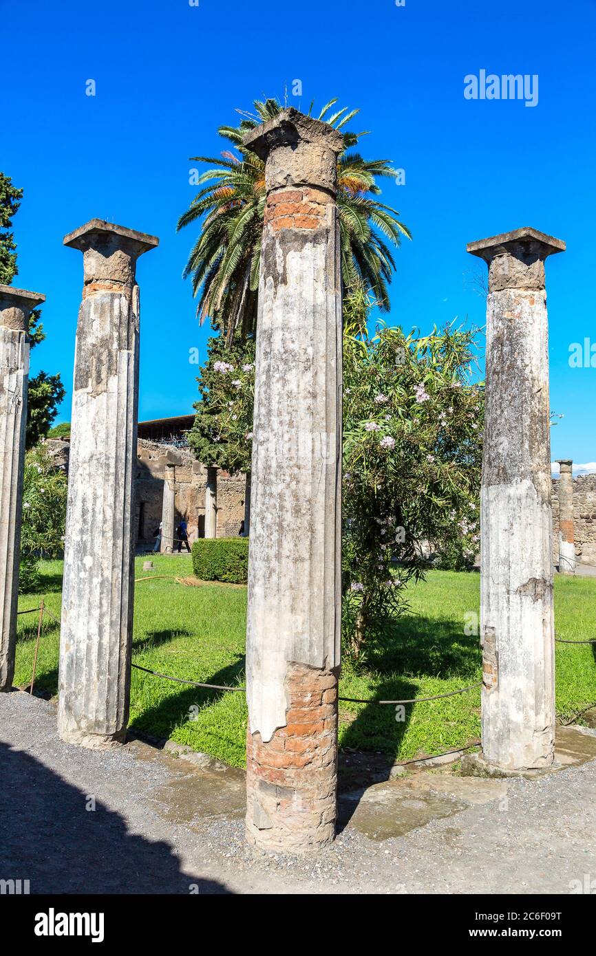 Pompeii city destroyed in 79BC by the eruption of Mount Vesuvius Stock ...