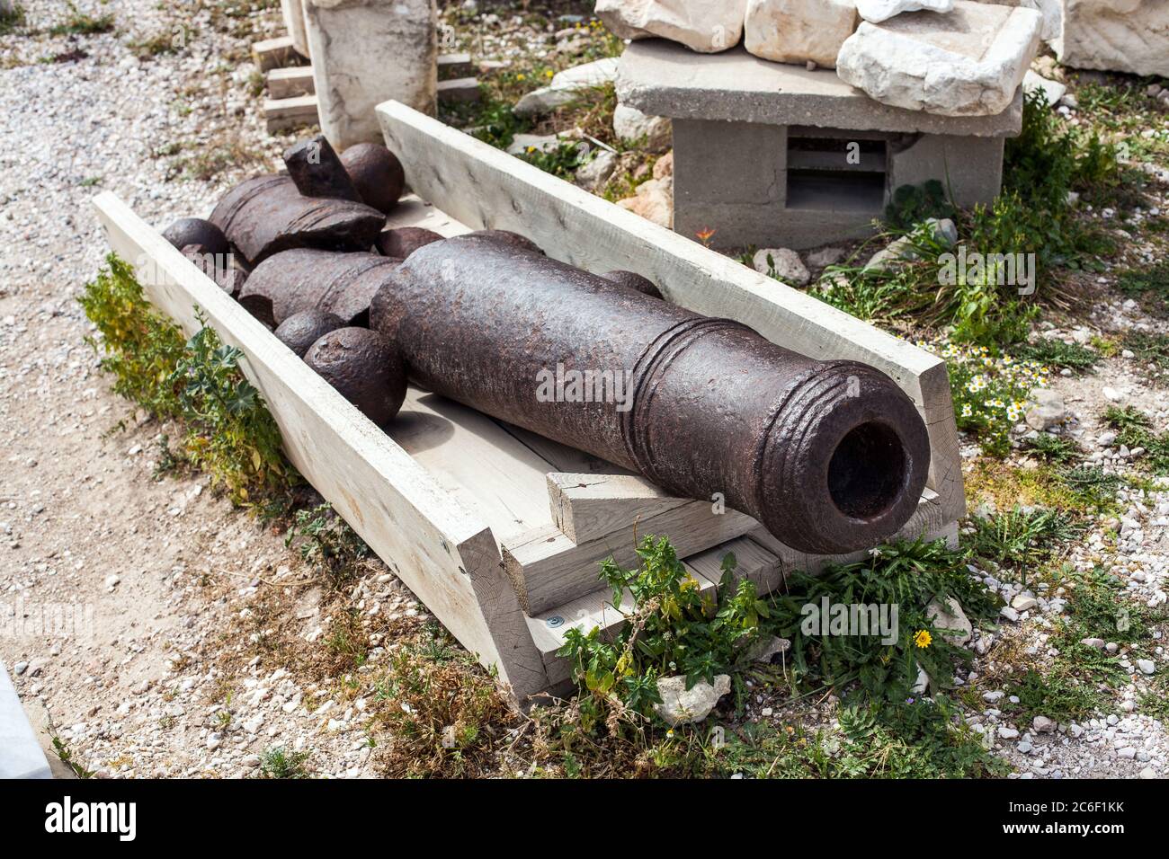 Old broken bronze canon gun Stock Photo - Alamy