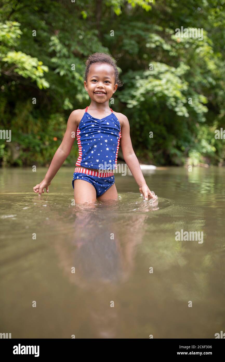 Girl splash hi-res stock photography and images - Alamy