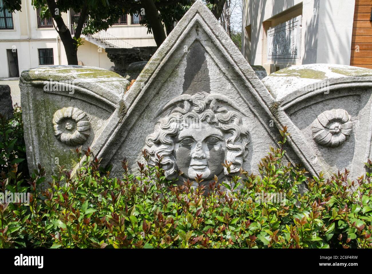 Medusa in the garden hi-res stock photography and images - Alamy