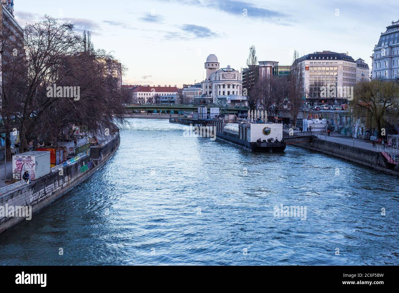 Street scene in downtown vienna hi-res stock photography and images - Alamy