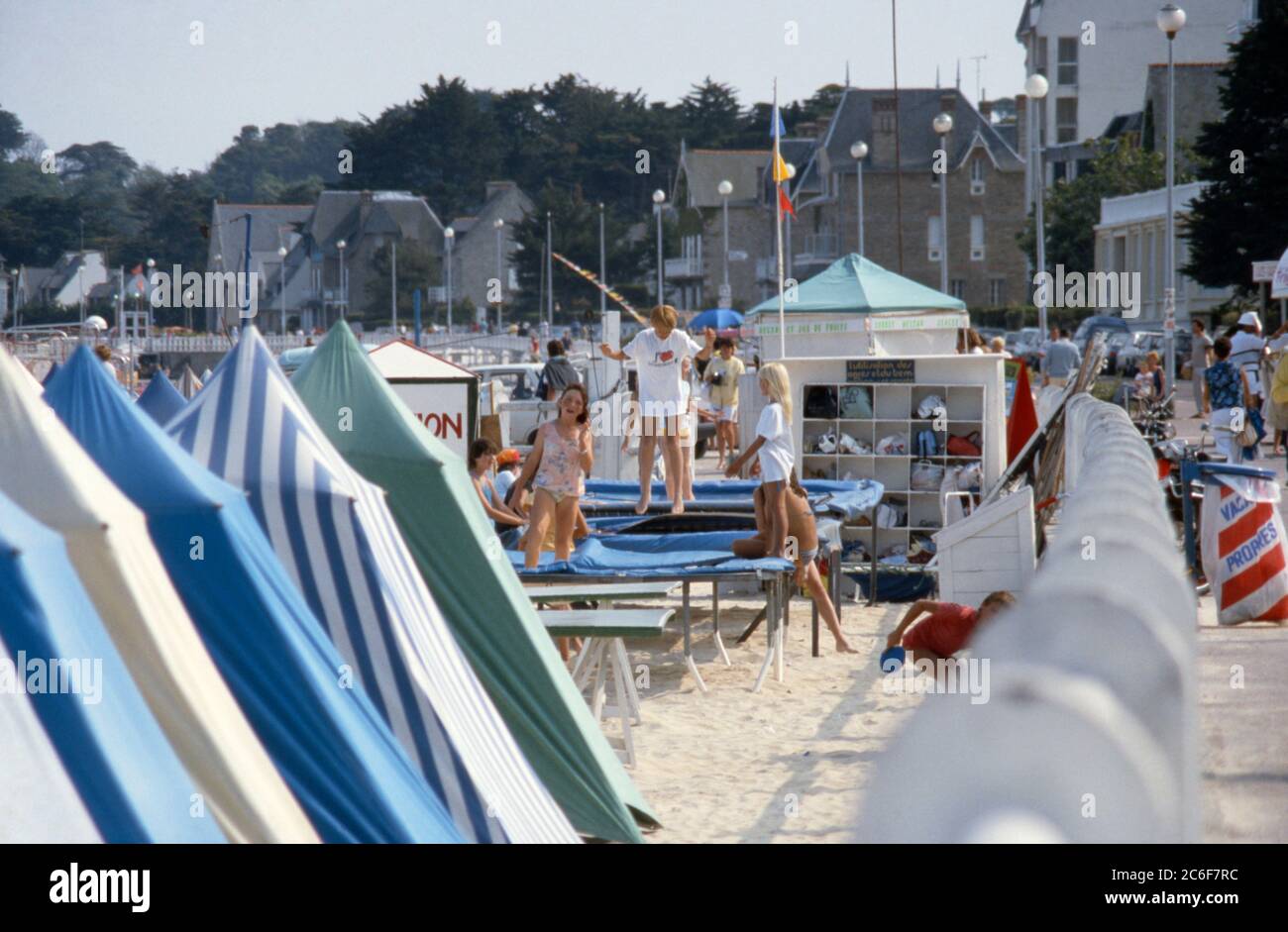 1980s kids playing hi-res stock photography and images - Alamy