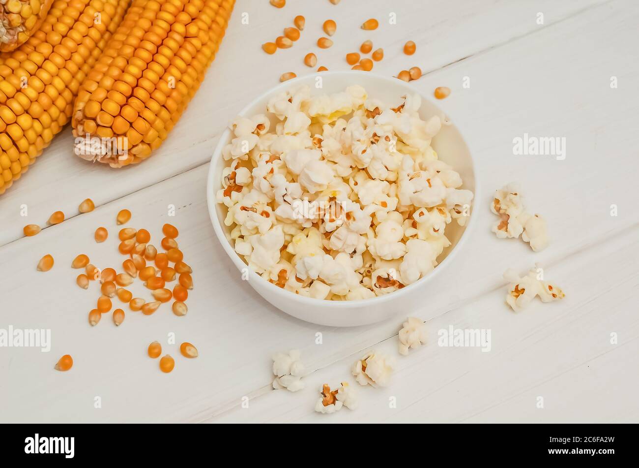 Yellow corn white popcorn hi-res stock photography and images - Alamy